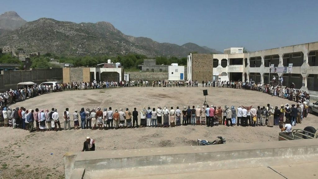 تعز وقفة قبلية مسلحة لأبناء الأعروق بمديرية حيفان تعز نيوز